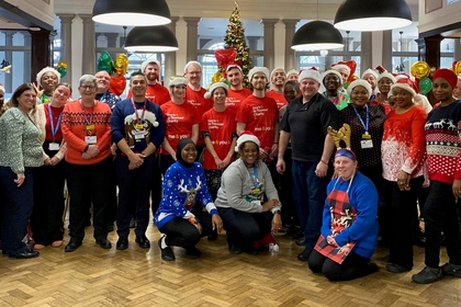 NHS staff deliver festive magic to patients’ bedsides | Guy's and St ...
