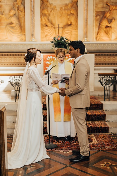 Doctor and nurse tie the knot in hospital | Guy's and St Thomas' NHS ...