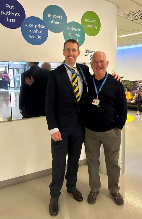 New surgical robot makes UK debut at Guy’s and St Thomas’ | Guy's and ...